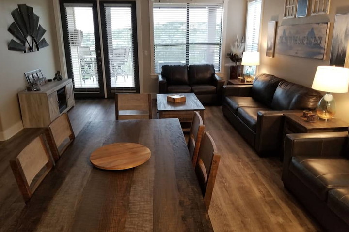 Hollows Hilltop Lake Travis Condo Is Minutes To Northshore Marina And Lago Vista - Leander, TX