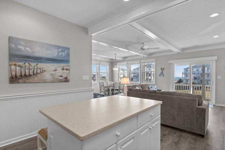 Oceanside Condo W/ A View, Poolside, 2 Br/2b - Emerald Isle, NC