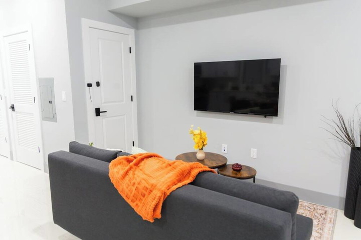 Easy Access To Times Square W/ Free Indoor Parking - West New York, NJ