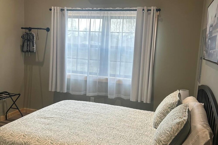 Cabin - Room 12 - 1 Bedroom, Full Bath, Mini-fridge, Microwave - Verona, NY