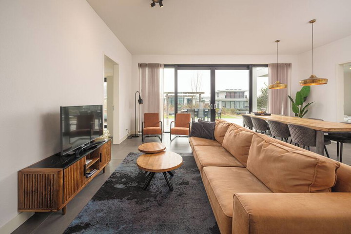 Luxe 8-persoons Villa Met Hottub, Ruime Tuin Aan Het Water, Directe Zwemtrap En Toegang Tot De Natuur  Perfect Voor Ontspannen Dagen Buiten. - Lelystad