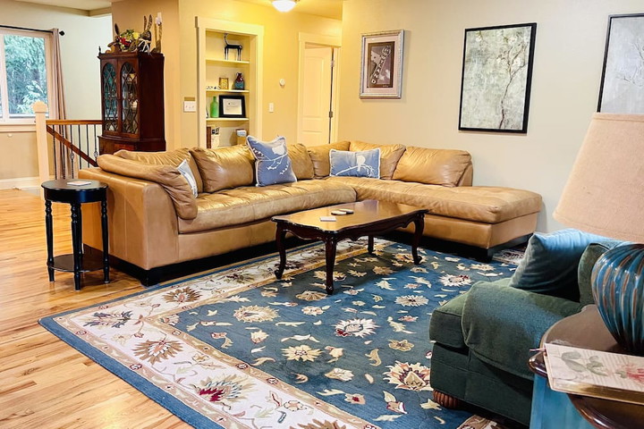 Great Location For Visiting The Nw. Comfortable 5 Bedroom Home. - West Linn, OR