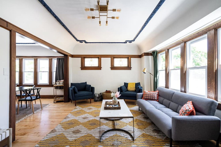 Charming Riverfront Home L 4 Br L King Beds I Free Parking I Outdoor Haven - Milwaukee