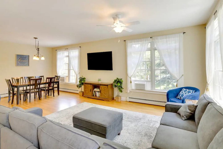 Beautiful Stay In Downtown Freeport, Beautiful Stay In Downtown Freeport - Freeport, ME