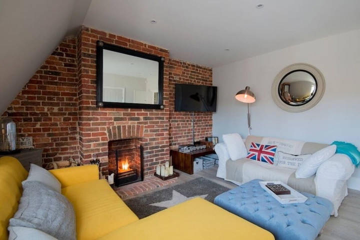 The Loft | Exposed Brick & Fire | Cowdray Views | South Downs | Midhurst High St - Midhurst