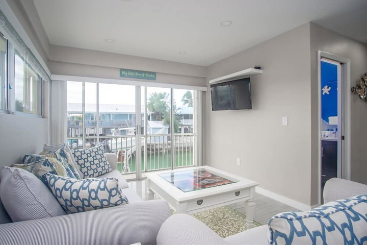 Atlantic Side, Quiet Neighborhood ~ 3 Bed 2.5 Bath, Dock, Pool / Hot Tub, Kayak - Marathon, FL
