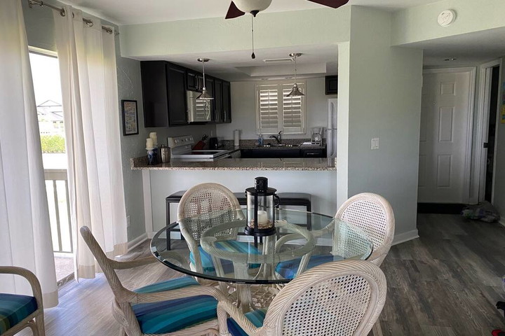 3-bedroom Condo Near Beaches With Water Views - Cape Coral, FL