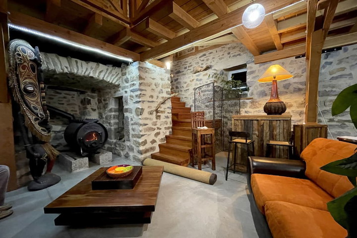 Superbe Ferme De 450 M2 Entièrement Restaurée En Haute Loire - Haute-Loire