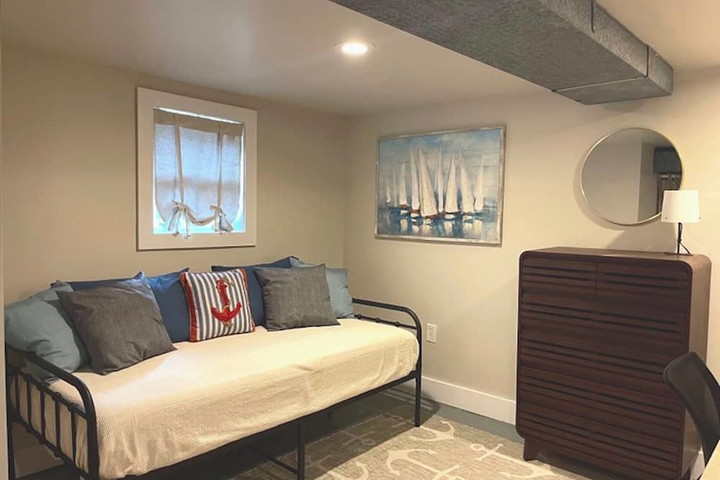 5-min Walk To Psns / 1,200 Sq Ft Furnished Suite / 30+ Nights / Pet Friendly - Silverdale, WA