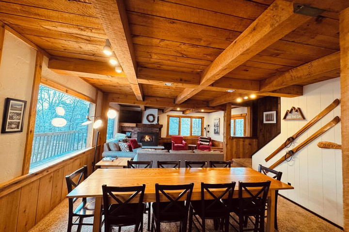 Trailside Home On Alpen Trail With Hot Tub & Allows Dogs - Michigan
