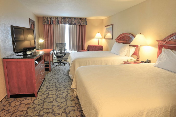 Pet-friendly Stay | Pool + Free Breakfast & Parking | Citycentre - 5.8 Miles - Missouri City