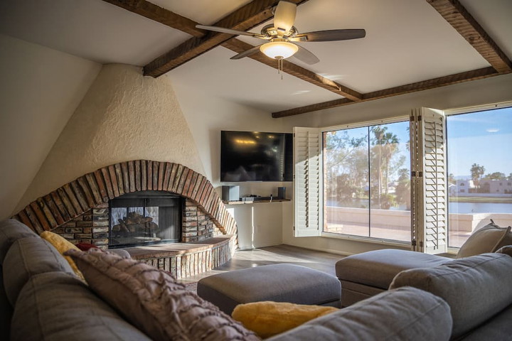 Great Open One-story Home For Family Entertaining. Relaxing Back Concrete Porch. - Bullhead City, AZ