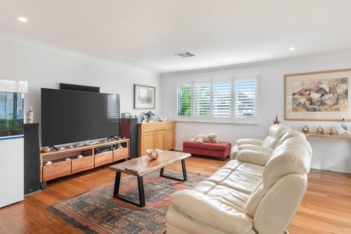 Blue Summer House Pet Friendly Accommodation - The Entrance