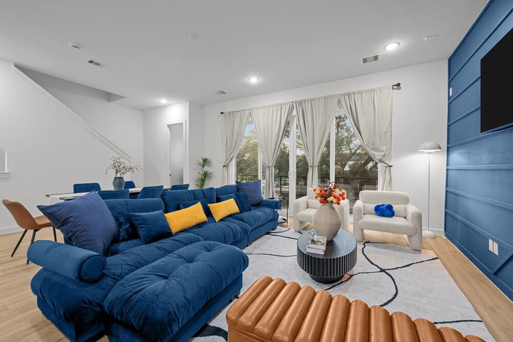 Midtown 6bd Haven + Private Jacuzzi - Houston, TX