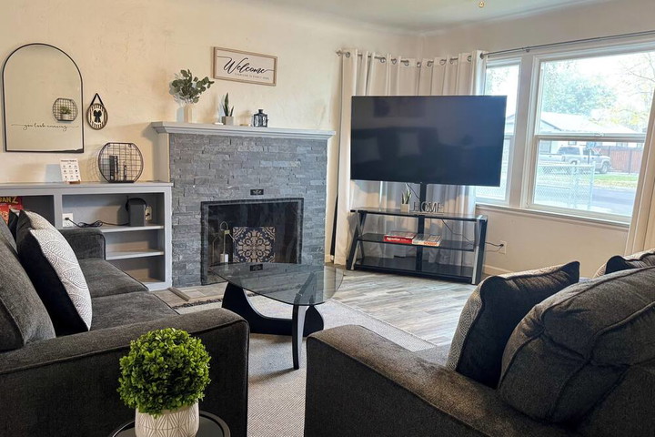Comfortable 2br Home King Bed 1 Bath - Lemoore, CA