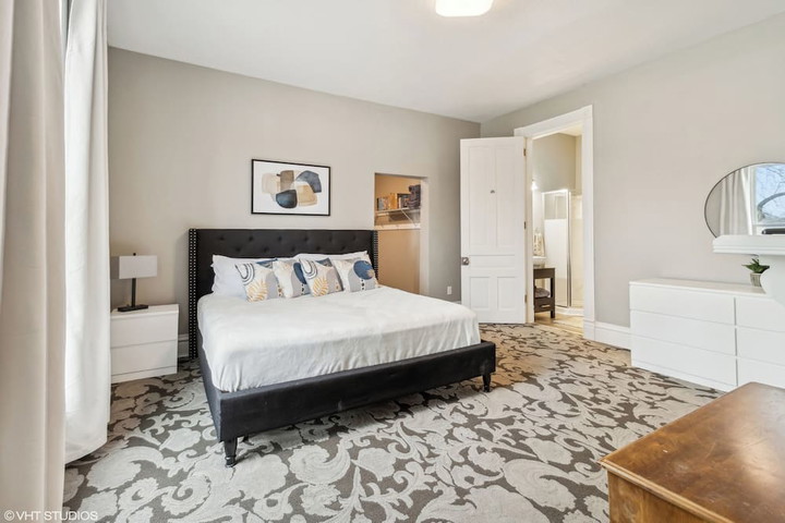 Casa Dean Sleeps 20 Close To Fairgrounds And Downtown Des Moines - Des Moines, IA