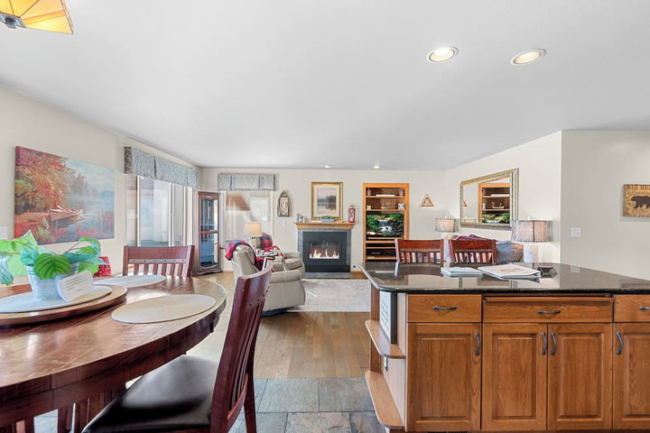 Golf Course View Condo  Quick Walk To Downtown Leavenworth & Resort Pools! - Leavenworth, WA