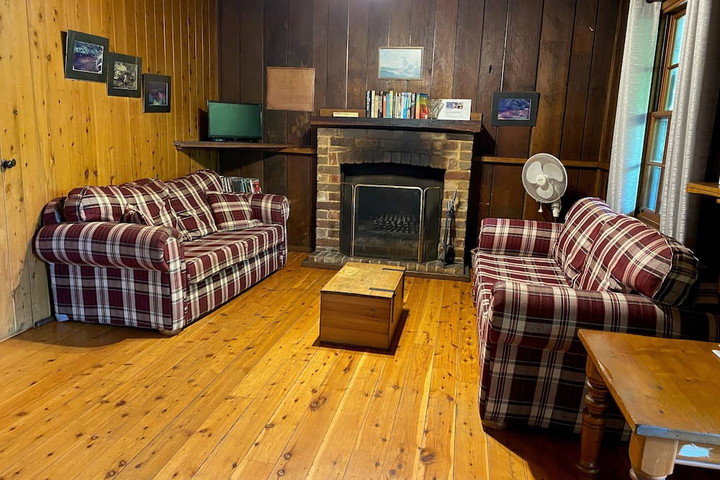 Magnolia Cottage @ Hidden Valley Retreat Cottages - Sydney