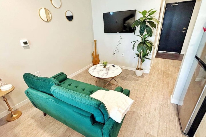 Spacious Studio Unit In Des Moines - Des Moines, IA