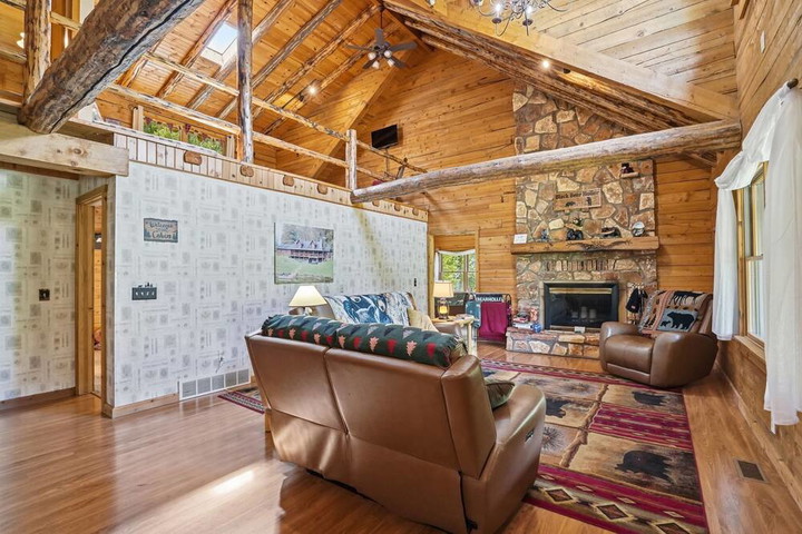 Comfy, Family Friendly, Cabin - Hot Tub, Fishing, Hiking, Wildlife Great Views! - Cambridge, OH