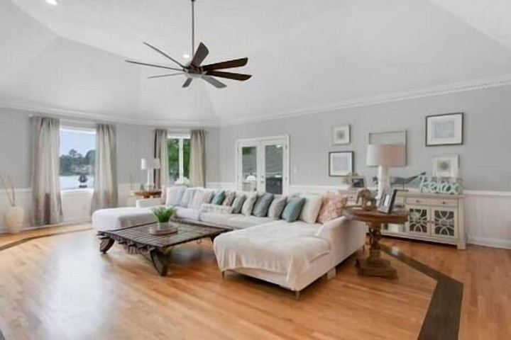 Experience Timeless Luxury At Cavalier Manor On A Lake - Norfolk, VA