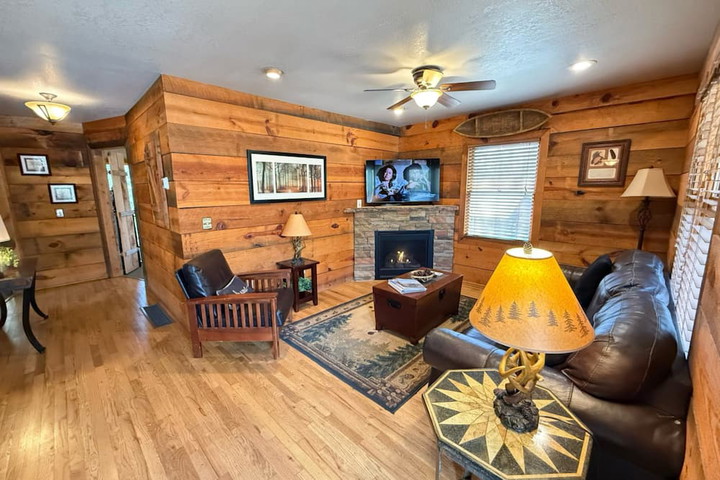 Chimney Mt 2 - 2br Cabin, Dog Friendly W/ Hot Tub And Fireplace. Near Helen Ga - Sautee Nacoochee, GA