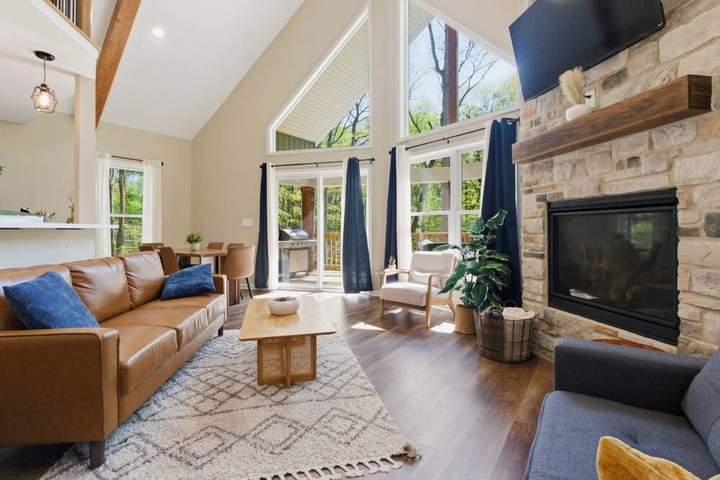 Chalet Getaway | Hocking Hills, Hot Tub - Laurelville, OH