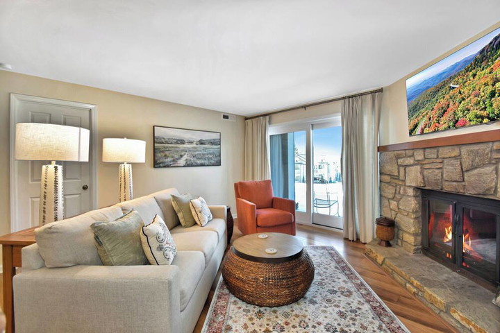Cardinal 103 | Fireplace, Restaurant, Pool, Spa - Blowing Rock, NC