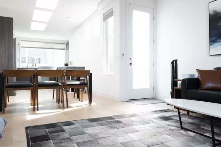 Capitol Hill Townhouse With Private Rooftop Deck Space Needle & Skyline Views - Seattle, WA