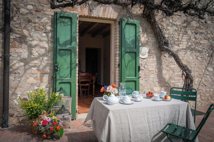 Lovely Apartment In Villa For 2 Guests With Wifi, Pool, A/c, Close To Sirmione - Sirmione