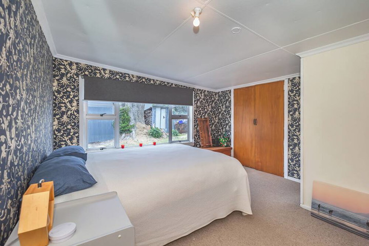 Close To The Beach Pet Friendly 4-bedroom Bach - Foxton