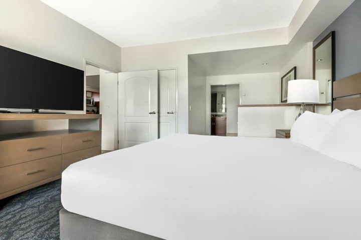 Carlsbad 1br King Suite Near Legoland  Marbrisa, A Hilton Grand Vacations Club - Carlsbad, CA
