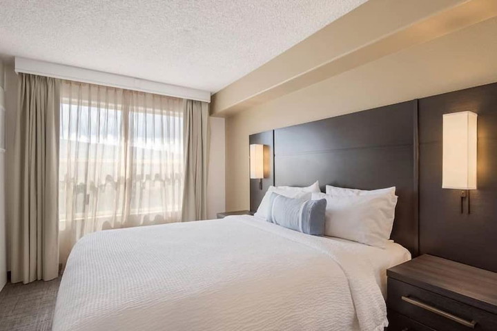 Pet-friendly Property! W/ Full Kitchen, Onsite Parking, Free Breakfast! - Reno, NV
