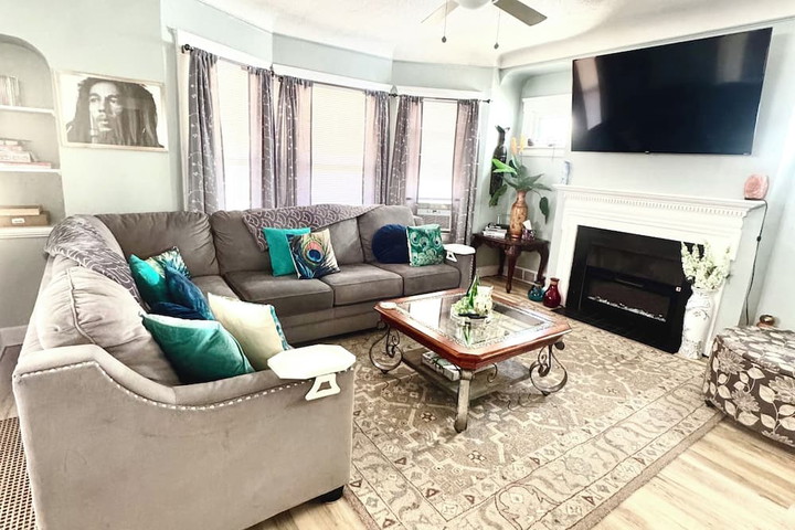 Home Away From Home,   By University , Hospitals ,  Museum, Pet Friendly. - Shaker Heights, OH