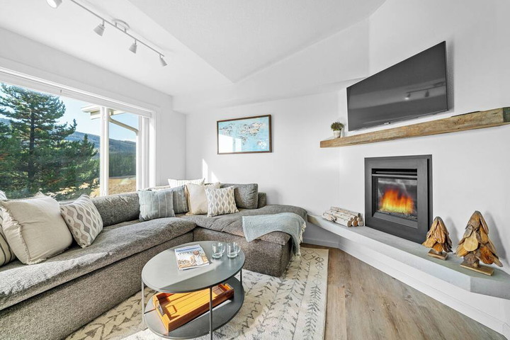 Best Location! Ski-in/shuttle-out, 2-bedroom, Steps From Ski Shuttle And Lifts! - Big Sky, MT
