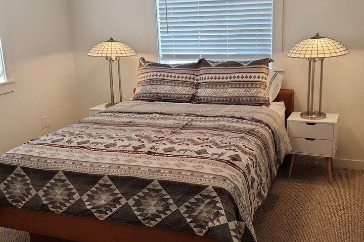 Brand New Peaceful Top Floor 2-bedroom Apartment In Tacoma - Tacoma, WA