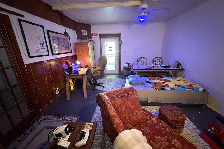 Luxury 3-bedroom Building With Ac And Entertainment Amenities In Nederland, Tx. - Beaumont, TX
