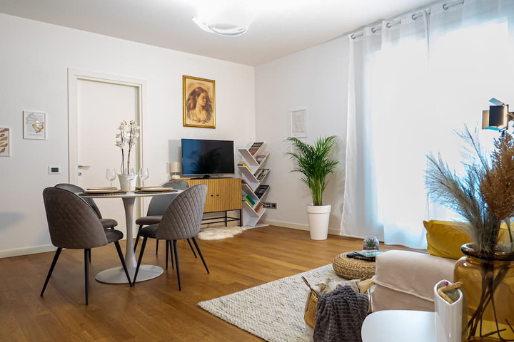 Elegante Wohnung Mit Privatem Parkplatz - Mantua