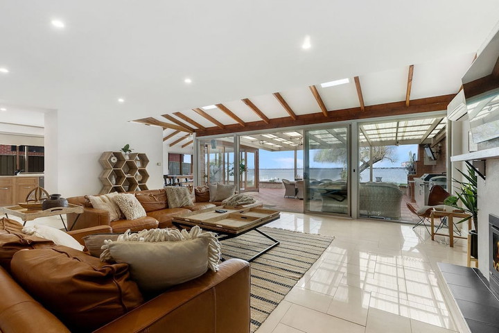 Lakehouse 61 - One Of Mulwala's Finest Houses With Its Own Private Boat Ramp And Boat Mooring. - Mulwala