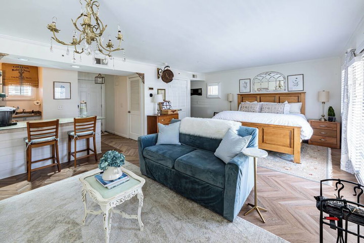 French Country Villa, 1st Floor, King Bed, Near Casinos, Golf,spa, Mystic - Norwich, CT