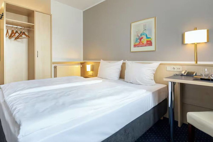 Relaxing & Inviting Pet-friendly Room Near Dining And Leipzigs Top Attractions - Leipzig
