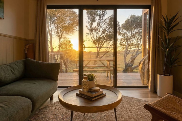 Luxury Cabin "Deck" | Farm, Sunset Views, Fire-pit - Melbourne