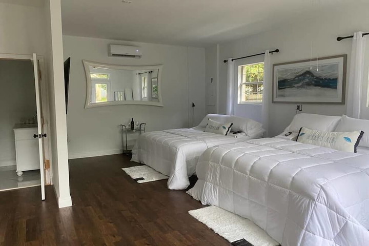Enjoy This Little Paradise Detached Guest House With Your Loved Ones! Pool, Dock - Jacksonville, FL