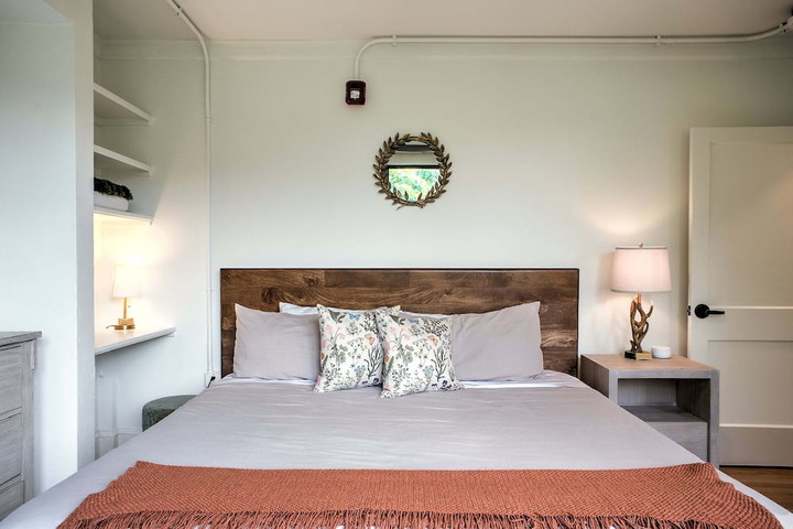 Sabel #303 | Downtown Asheville King Suite With Kitchenette, Wi-fi, Parking. - Asheville, NC