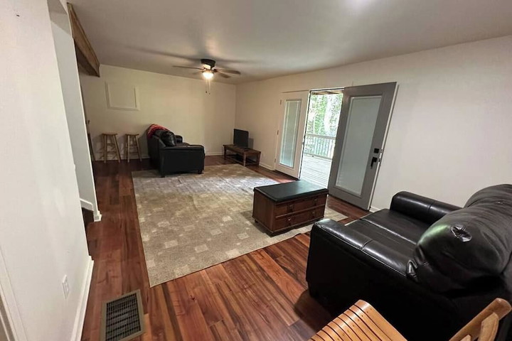 Pop's Peak Is A Charming 3-bdr 3-bath Cabin With Wifi, Ac At Lake Glenville - Cashiers, NC
