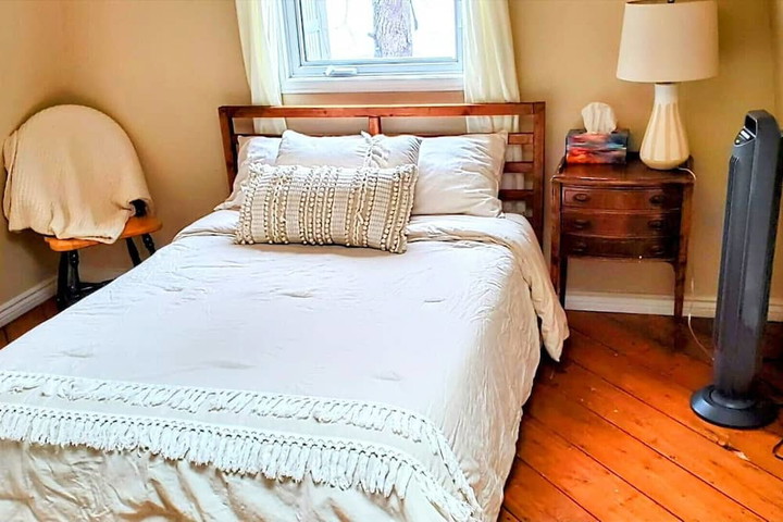 Love By The Water: Cozy Loft, Romantic Retreat - Bowmanville