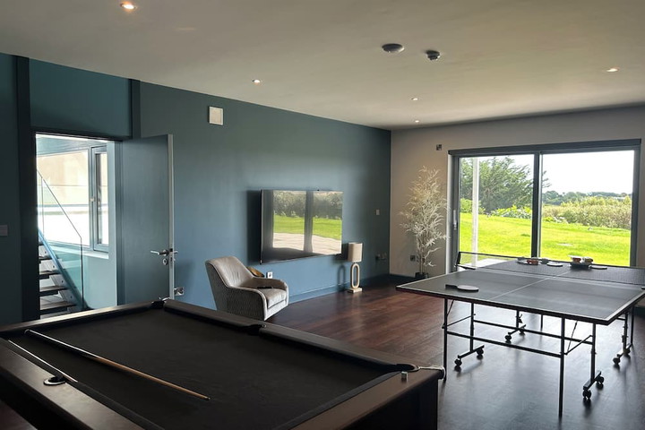 Spacious 6-bedroom House With Wifi, Ac In Enjoyable Dunmore East - アイルランド ウォーターフォード