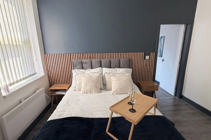 Apartment Sleeps 3 - Free Parking & Balcony - Wolverhampton