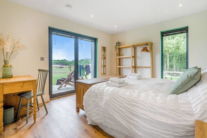 1 Bedroom Accommodation In Horsham - West Sussex