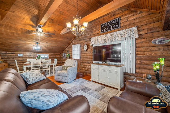 Hot Tub, Pet Friendly, Woodsy Home Near Downtown - Nashville, IN